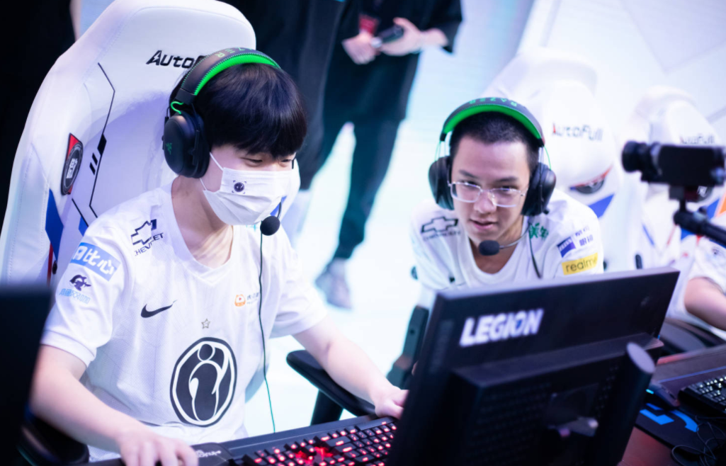 听进去劝了！IG与LGD交锋前，队长Rookie调整训练方向 - 哔哩哔哩