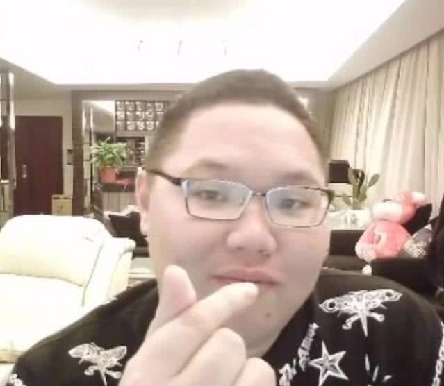 [新梗PDD七万五]，PDD在CS:GO直播开箱，七万五开出了一把自动手枪 - 哔哩哔哩