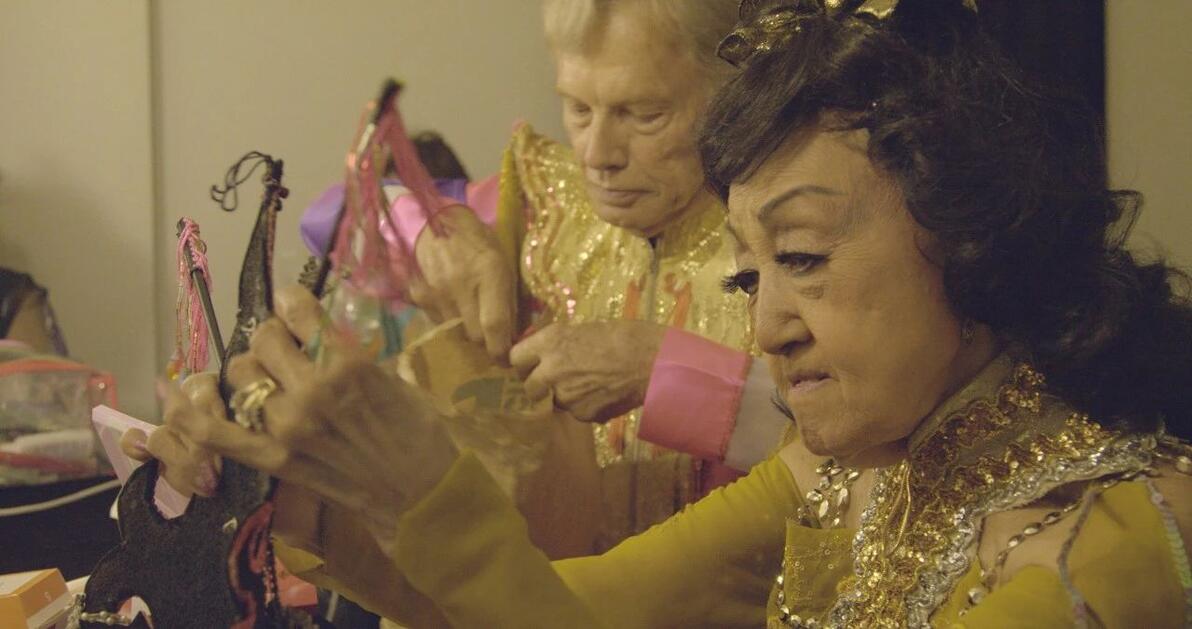 跟着 93 岁华裔艳舞女郎，她拍了人生第一部纪录片 - 哔哩哔哩