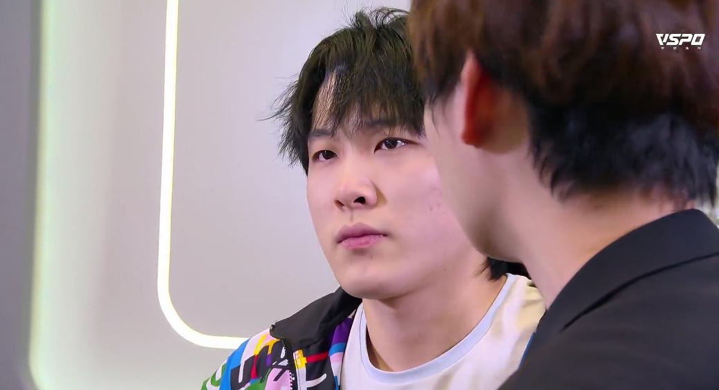 1队换2队，心态被打崩了？XYG3-0WE：九月是大腿，秀豆评价新人！ - 哔哩哔哩