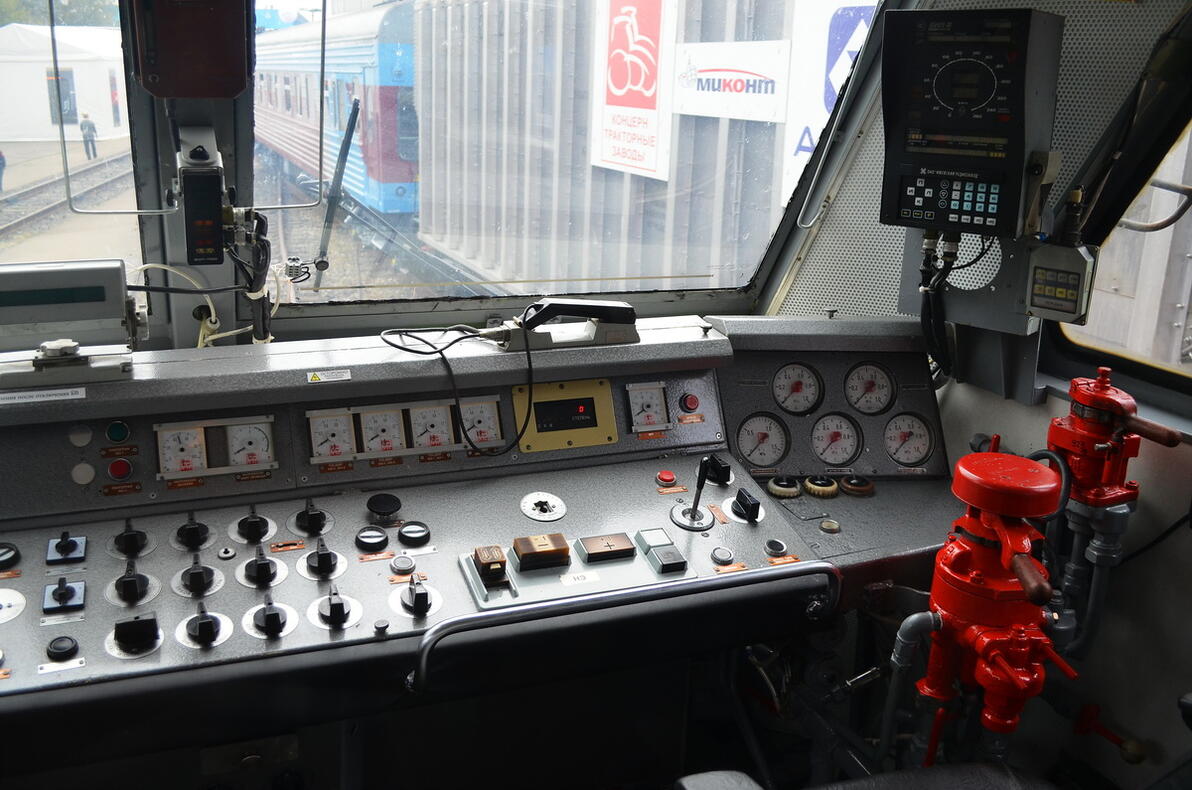 【铁道科普】来自斯柯达的“捷克造”——ChS系列电力机车之直直传动篇 - 哔哩哔哩