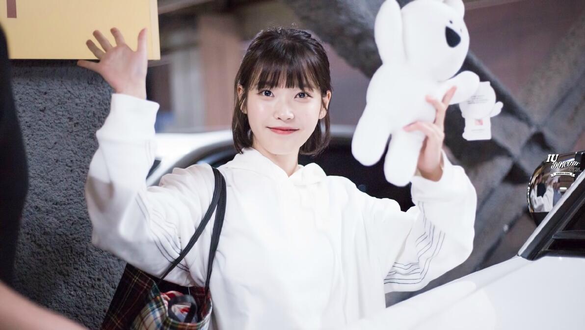 IU ONLYU 电脑壁纸合集 - 哔哩哔哩