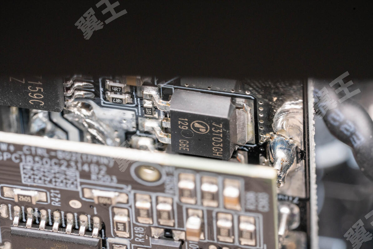 做工用料都挺好，就是性能不达标，艾湃电竞GTR-850M拆解评测 - 哔哩哔哩