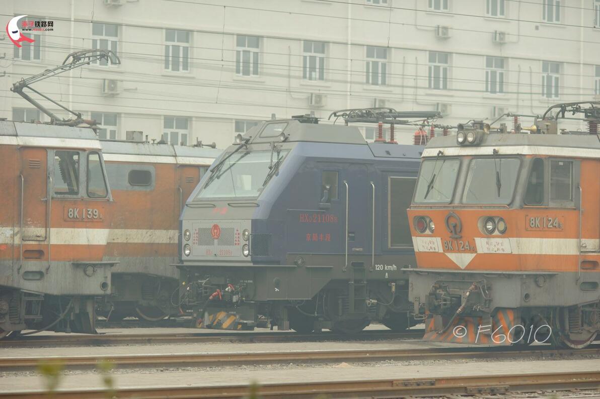 【科普】卷帘门&河马-HXD2型电力机车 - 哔哩哔哩