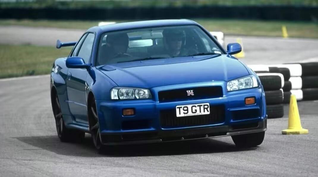 GT-R BNR34（头文字D—神之脚座驾） - 哔哩哔哩