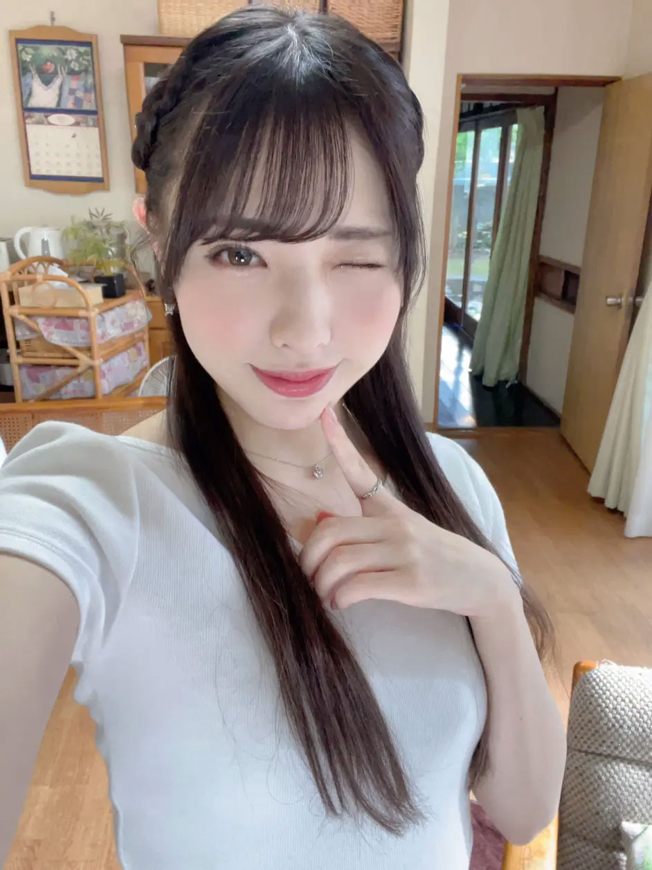 年轻版山岸逢花-白桃はな（白桃花、Shirato Hana）个人资料简及作品写真图片 - 哔哩哔哩