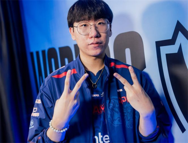 JDG.Uzi？JDG经理邀约简自豪？ruler开播自称无队，搞节目效果是吧！ - 哔哩哔哩