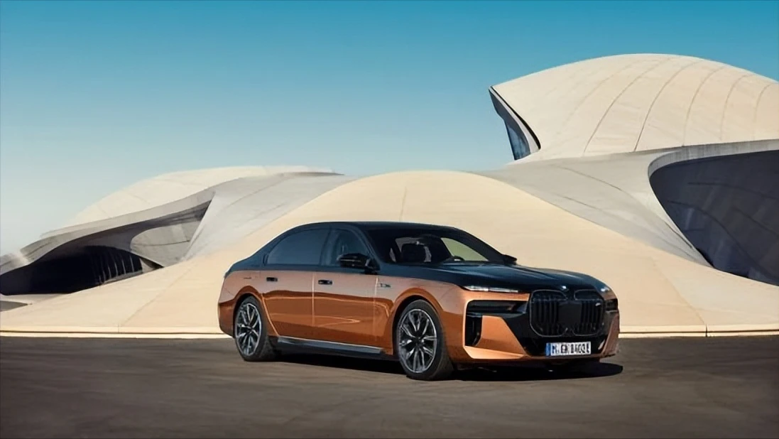 宝马旗舰车型i7 M70L M760Le即将上市 - 哔哩哔哩