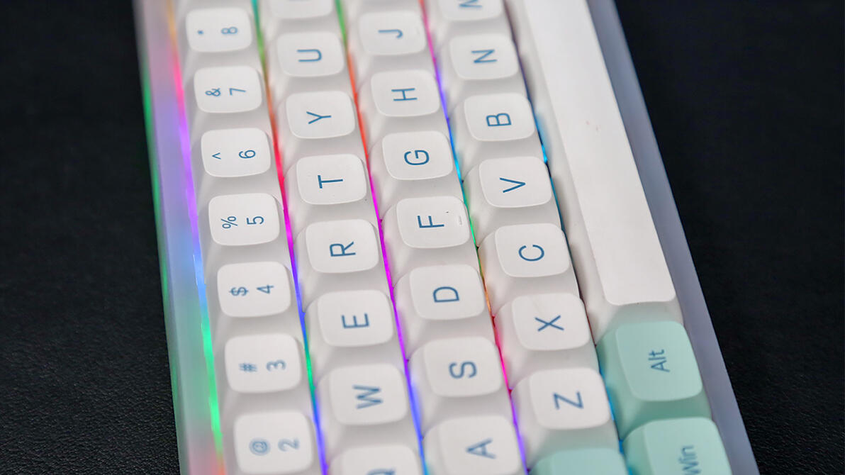 声音更HIFI 手感更劲道：TTC烈焰红轴V2评测 - 哔哩哔哩