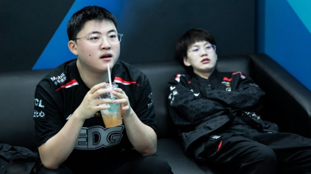 Uzi致命失误！WBG首局战胜EDG，米勒发文一波三折 - 哔哩哔哩