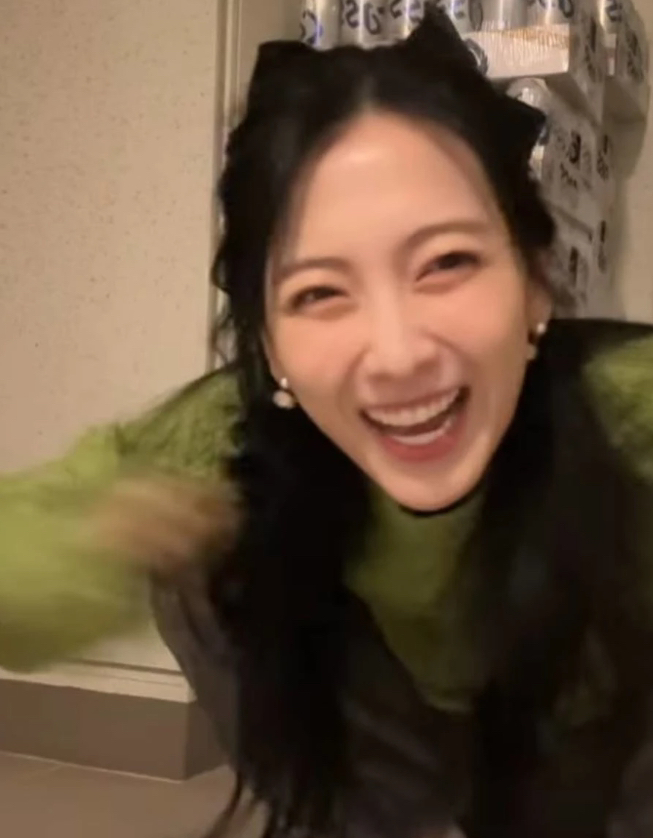 韩娱!kara姜知英一句“我喜欢”,就收到超多啤酒! 哔哩哔哩