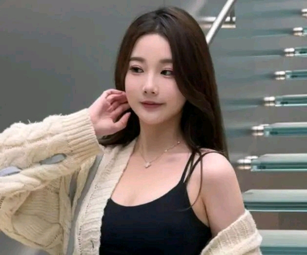 Kitty解说LPL首秀，被喷是不会说中文的花瓶，本人发文道歉 - 哔哩哔哩