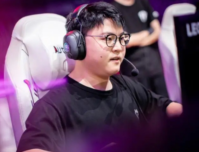 UZI直播透露LPL内幕！入驻等于做慈善，不然自己早就开始挑人了 - 哔哩哔哩