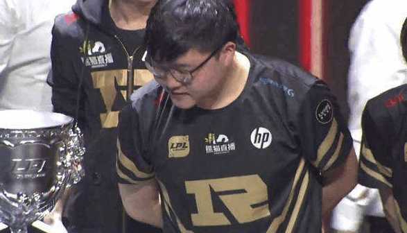 为什么各赛区对uzi和bang态度截然不同, 最后的理由却令人心疼! - 哔哩哔哩