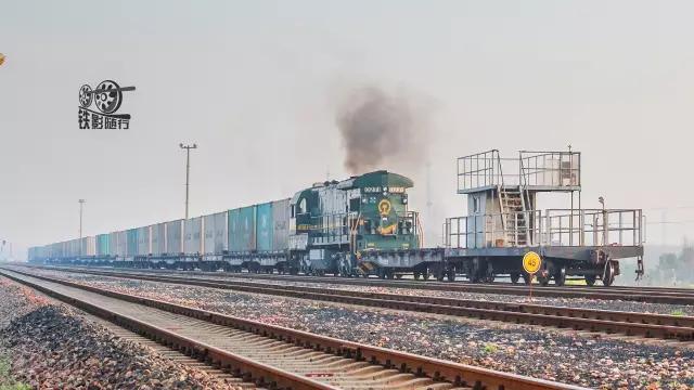 【科普】金陵·中华门下-中国铁道部|美国通用电气公司|ND5型内燃机车 - 哔哩哔哩