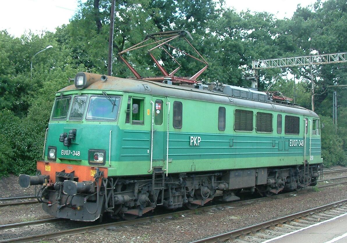 【科普】波兰国家铁路第一款两节固定重联干线电力机车——ET40型电力机车 - 哔哩哔哩