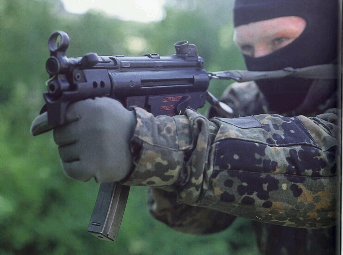 轻武器科普之H&K MP5K冲锋枪 - 哔哩哔哩