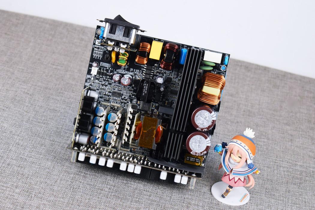 长城猎金部落F10 1000W电源开箱拆解：设计优秀的白金选择 - 哔哩哔哩