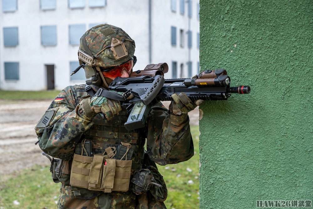 德军装甲掷弹兵进行巷战训练 使用G36A3步枪 根据战术安装附件 - 哔哩哔哩