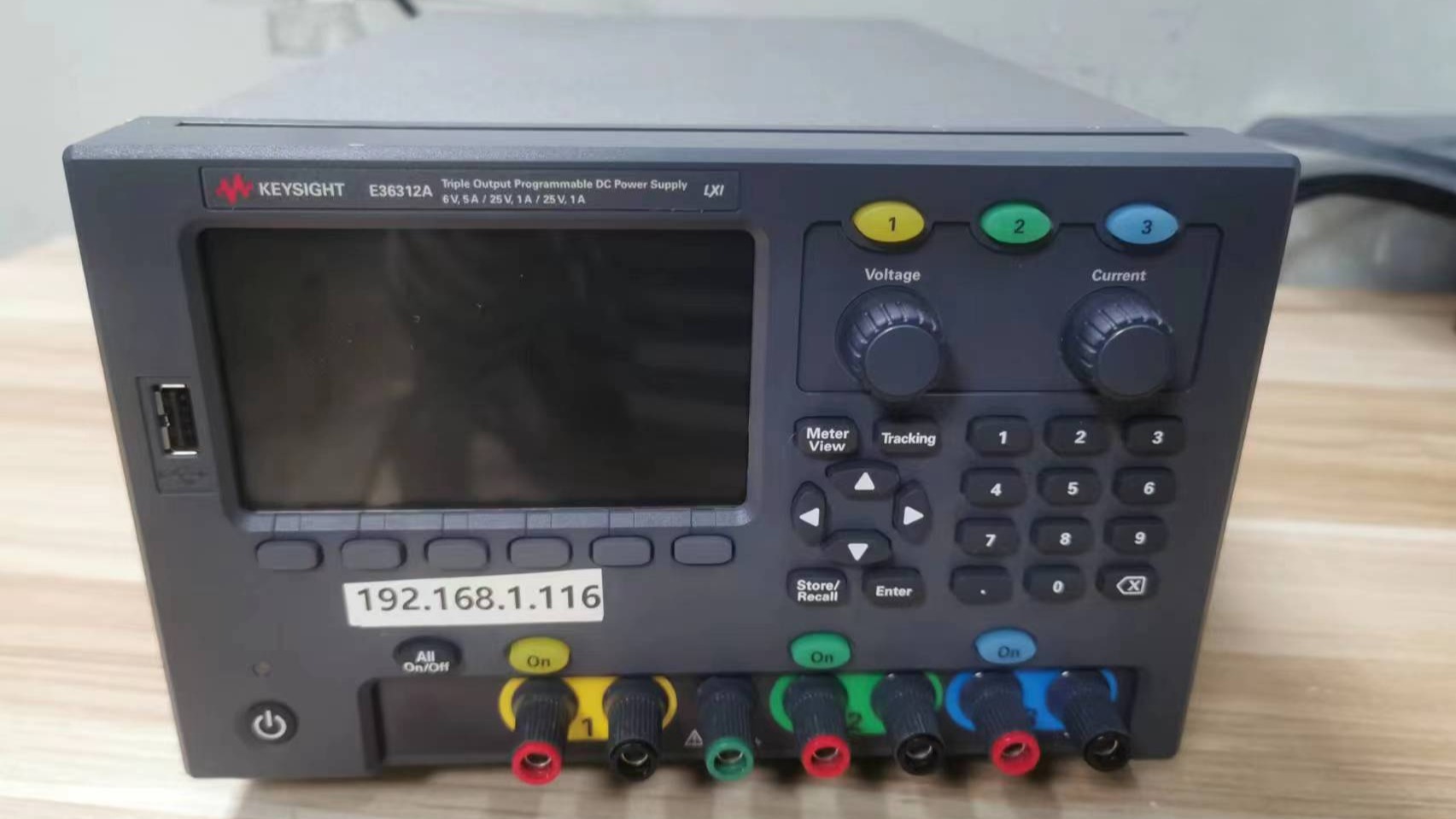 keysight E36312A三路输出电源 - 哔哩哔哩