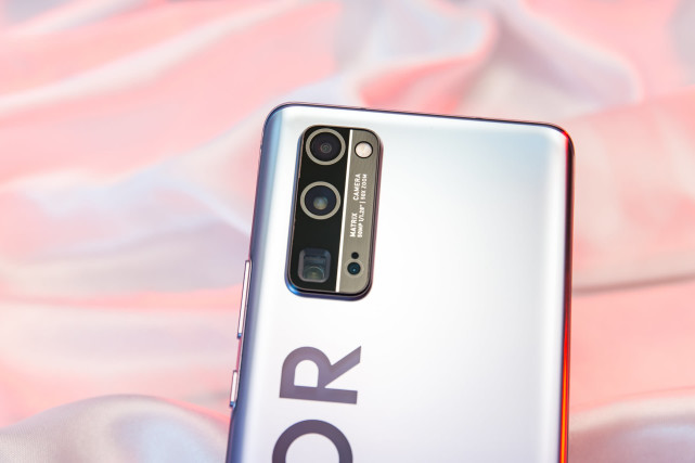 从4399降到3489元，麒麟990+256GB，荣耀5G旗舰二手价你会买？ - 哔哩哔哩