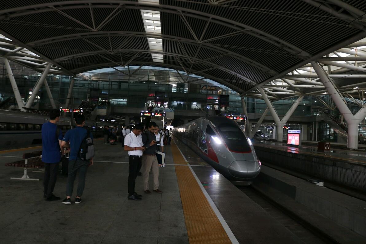 CR400AF-A型动车组和CR400AF-B型动车组乘坐体验 - 哔哩哔哩