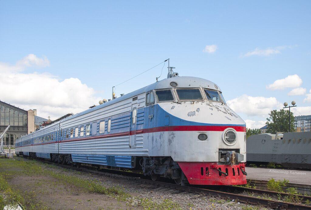 【火车科普贴】S14E40：苏联高铁——苏联铁道部ER200（ЭР200）型电力动车组 - 哔哩哔哩