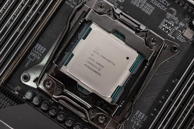 Intel i9-10980XE处理器首发评测：售价“良心”的18核性能旗舰 - 哔哩哔哩