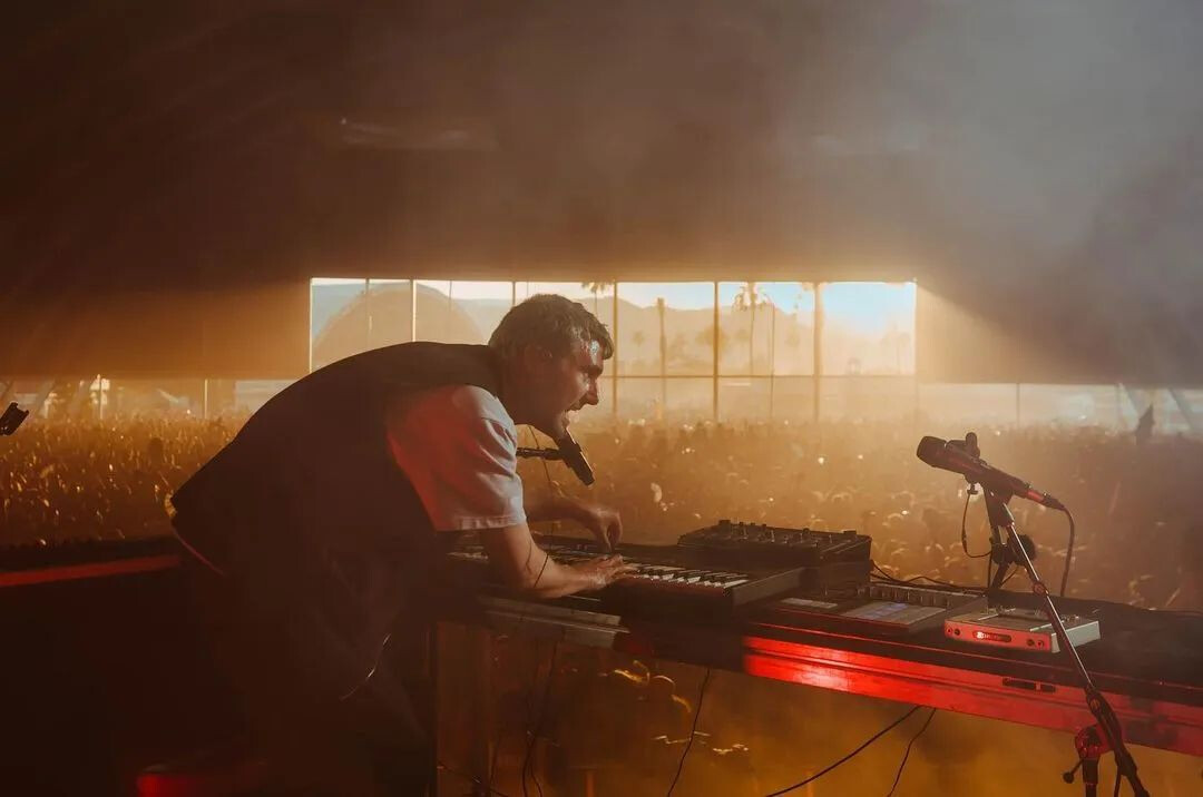 怎么“突然间”Fred Again..就火了？ - 哔哩哔哩