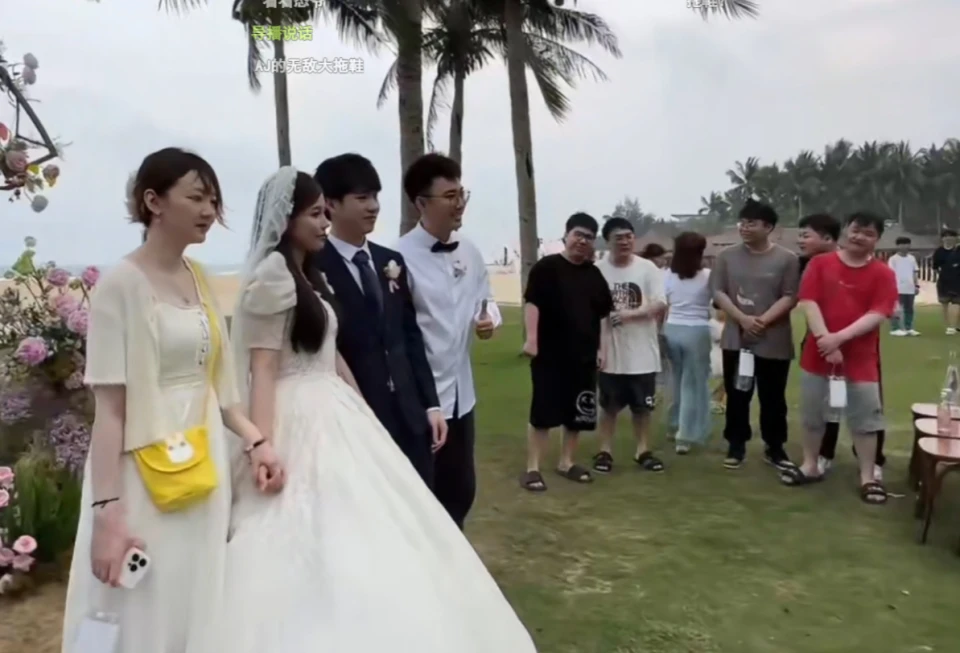 Letme婚礼RNG队员到场！网友看到AJ后：是真不敢跟张嘉文打吧 - 哔哩哔哩