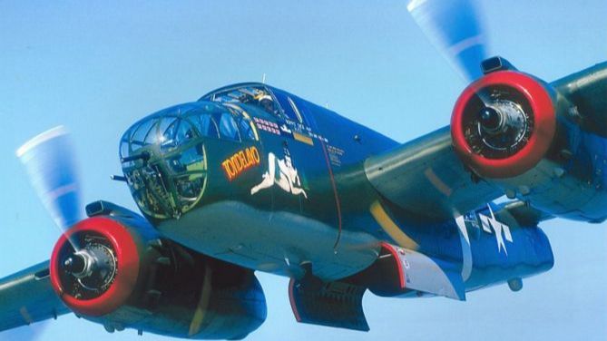 被自己的前大灯晃瞎眼——B26夜间轰炸机！ - 哔哩哔哩