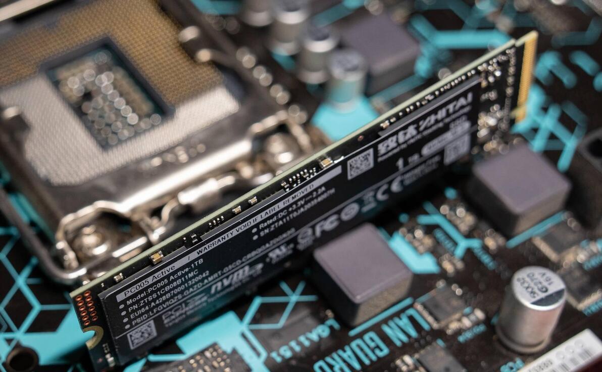 超大杯果然更有料：致钛PC005 Active 1TB体验 - 哔哩哔哩