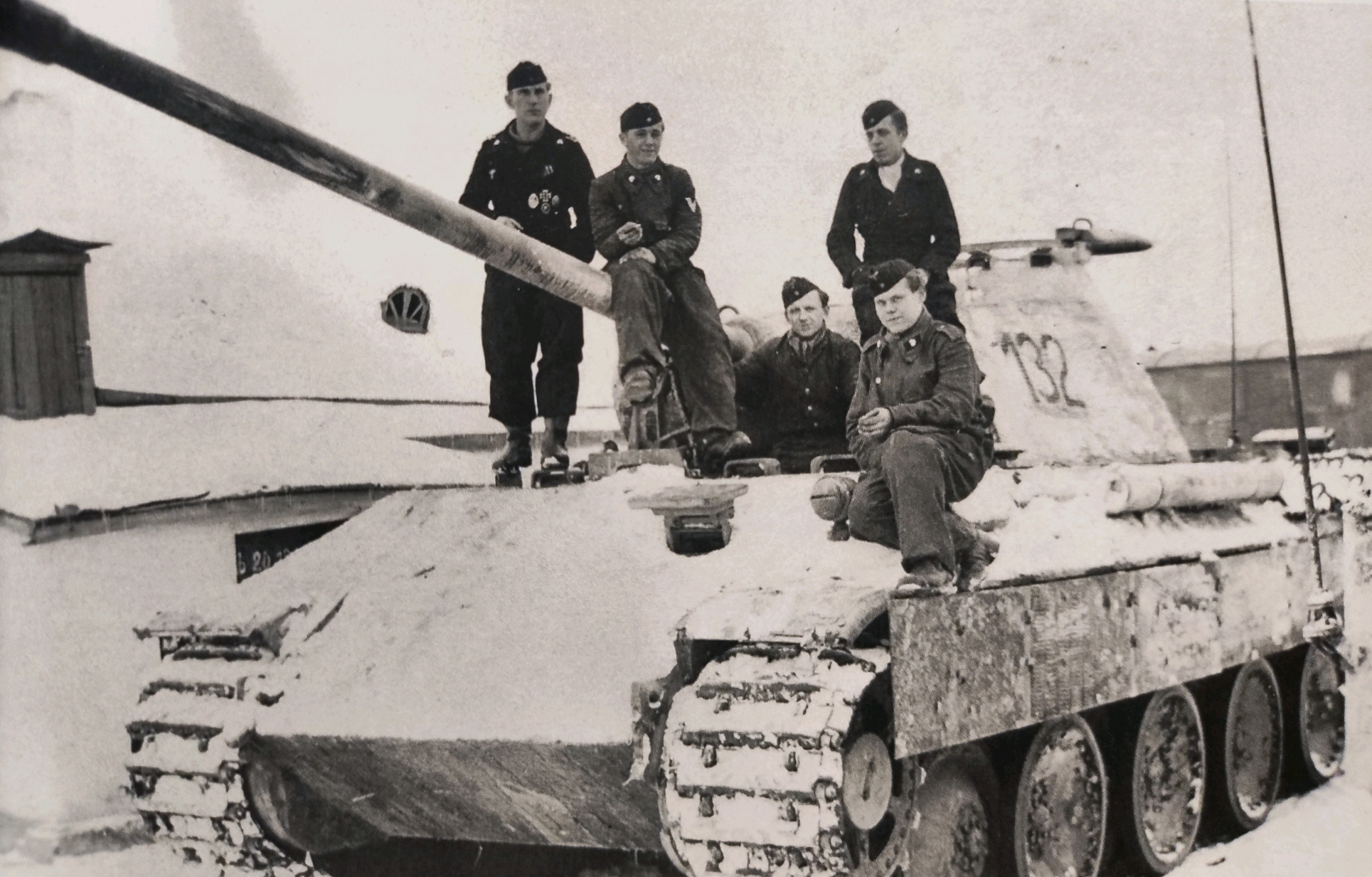 二战德国国防军黑豹坦克营王牌车长 - 哔哩哔哩