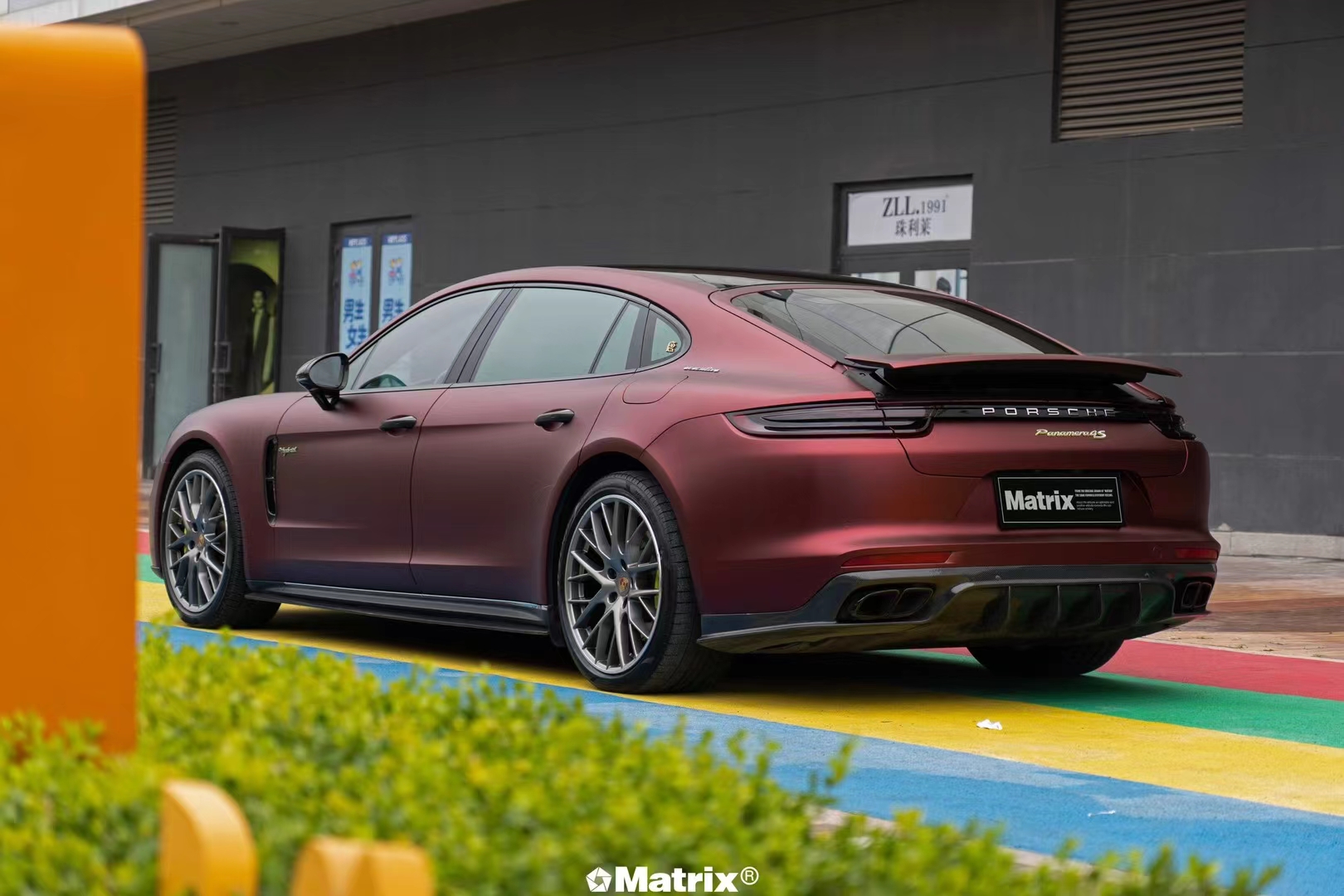 帕拉梅拉Matrix矩阵改色膜超亚罗曼尼红，唤醒城市中的霓虹灯 - 哔哩哔哩