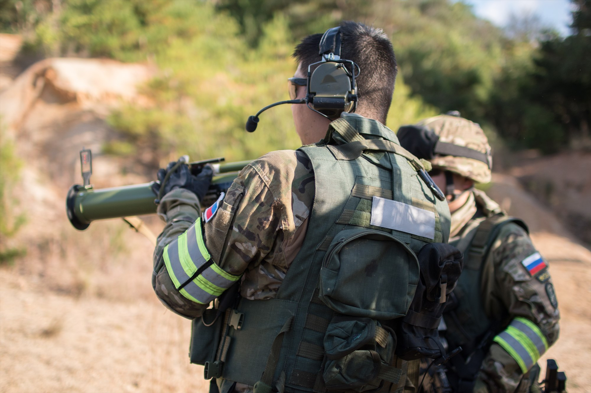 俄罗斯一次性火箭筒概览——RPG18/22/26/27 - 哔哩哔哩