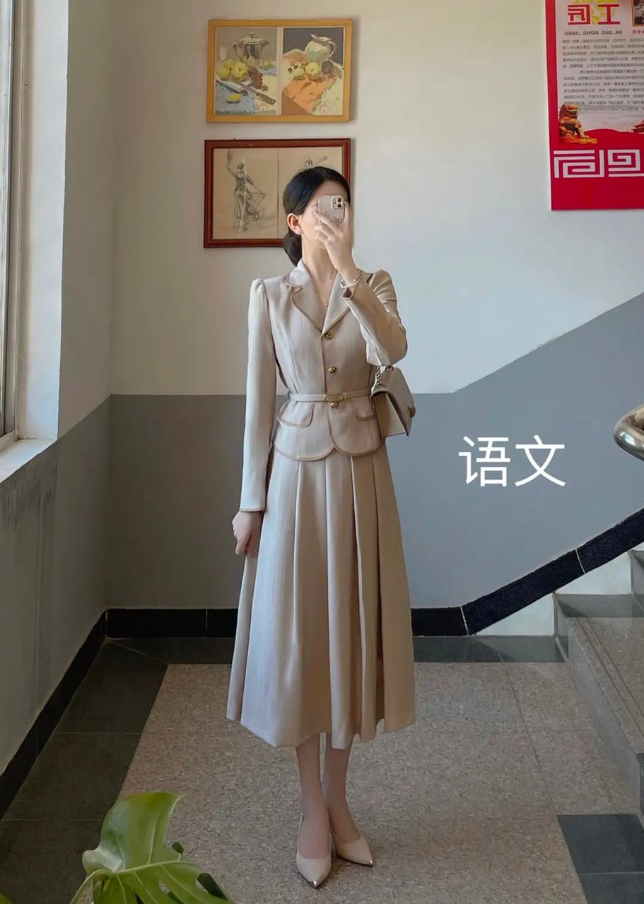 学校老师的穿搭,一眼就知道她是教什么的 哔哩哔哩