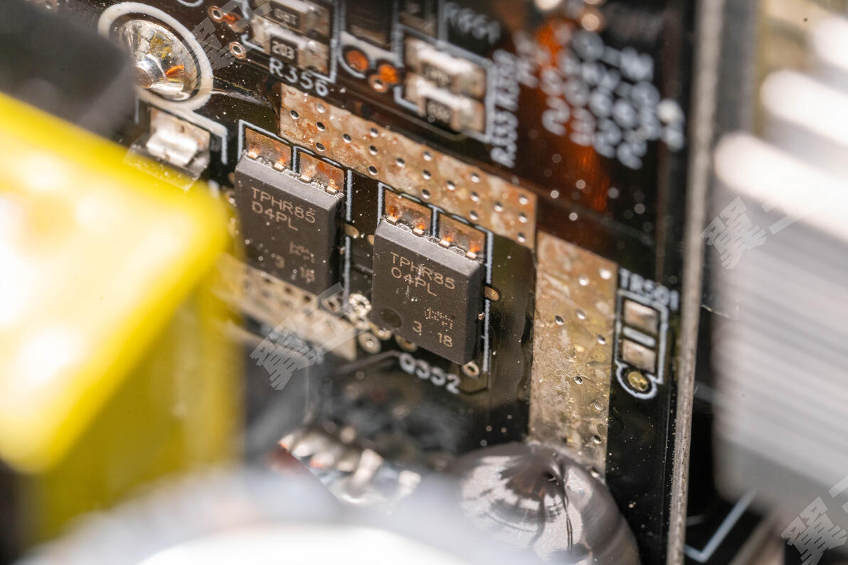 做工用料都挺好，就是性能不达标，艾湃电竞GTR-850M拆解评测 - 哔哩哔哩