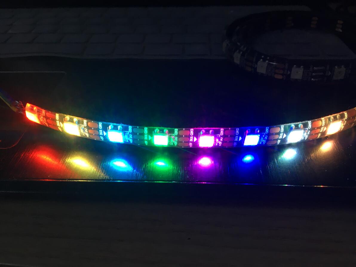 教你怎么使用一个IO端口控制成百上千个RGB彩灯！！ - 哔哩哔哩