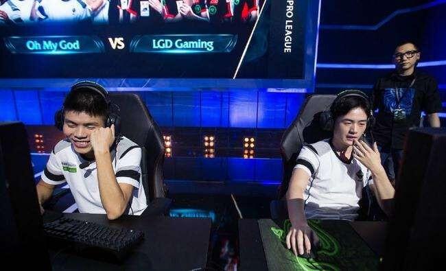 LOL手游女警压制力太强？斗鱼灵药推荐三个T2级AD，消耗就对了 - 哔哩哔哩