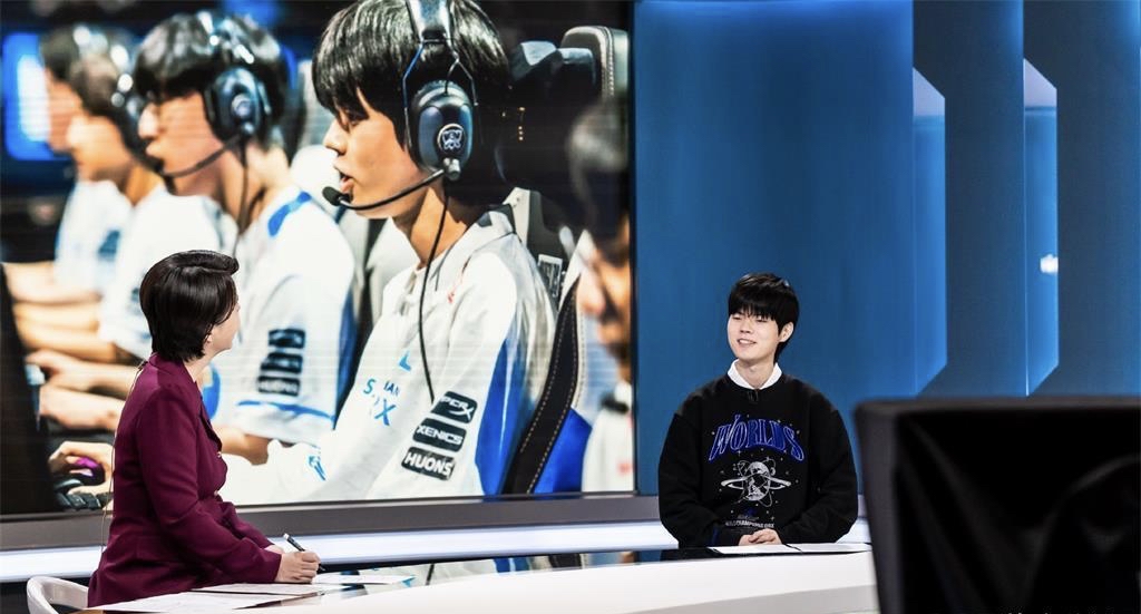 丢掉s12冠军后，LPL紧绷起来，Doinb：许多战队一个月只放一天假 - 哔哩哔哩