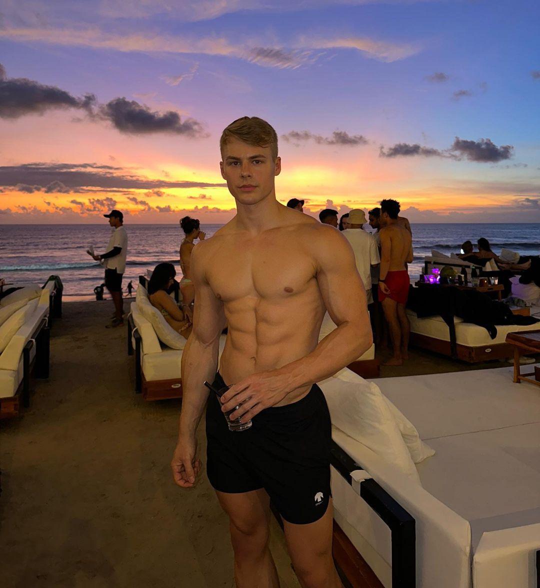 Sam Peachyboy：蜜桃男孩练成记 - 哔哩哔哩