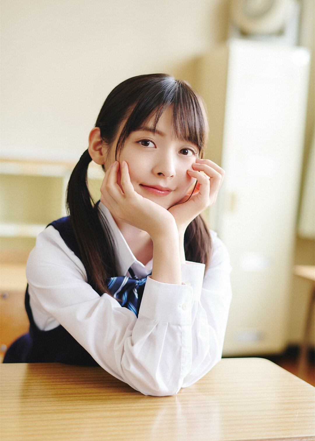 上坂堇写真集「すみぺのatoz」 哔哩哔哩 