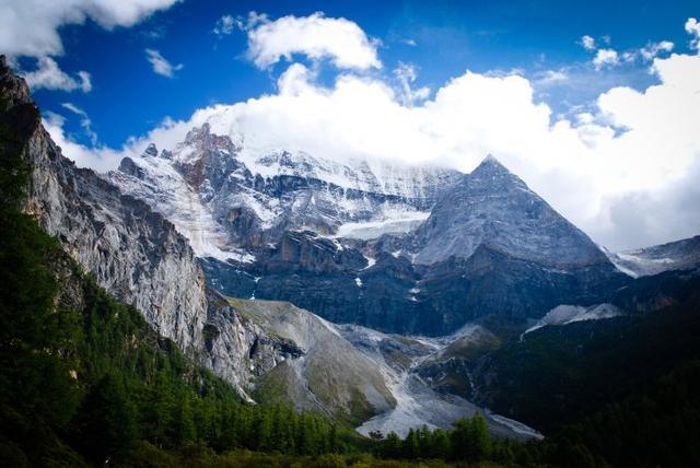 人间最后的净土，圣地香格里拉，香巴拉王国的宝藏究竟在哪？ - 哔哩哔哩