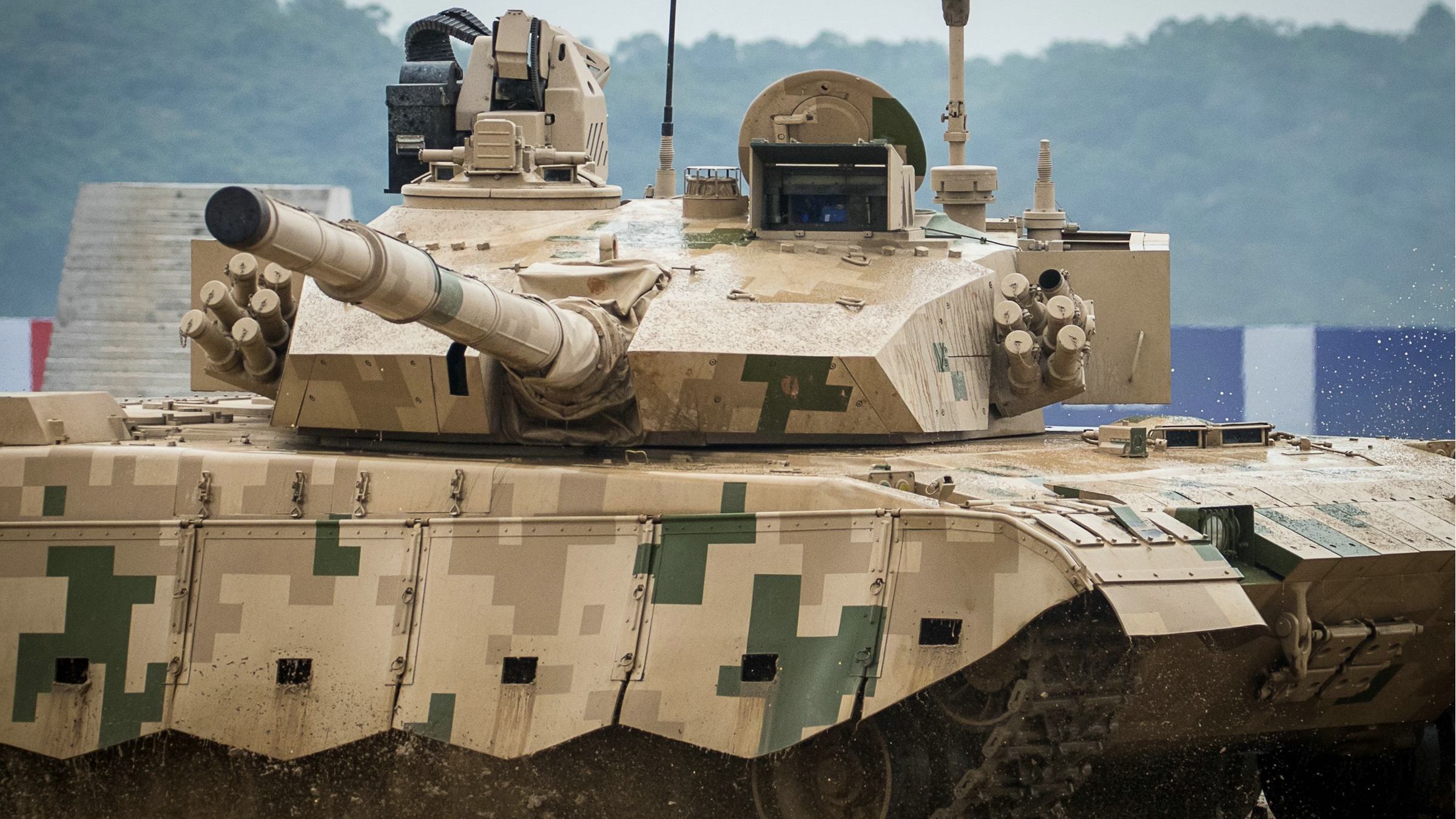 VT4主战坦克终于到货，巴基斯坦装甲师作战能力大大增强 - 哔哩哔哩