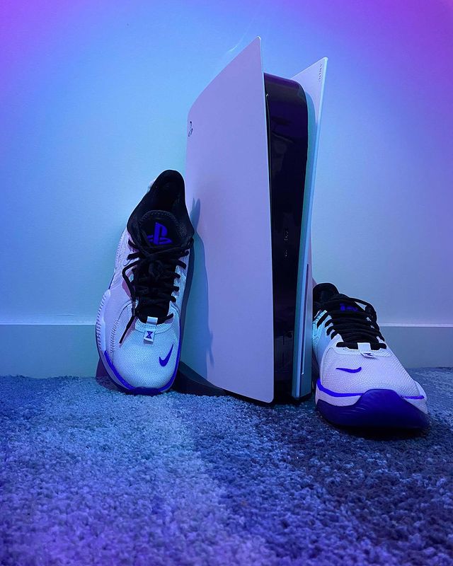 跨界再联动，耐克 PG5 x 索尼 PS5 联名正式发布 ！ - 哔哩哔哩