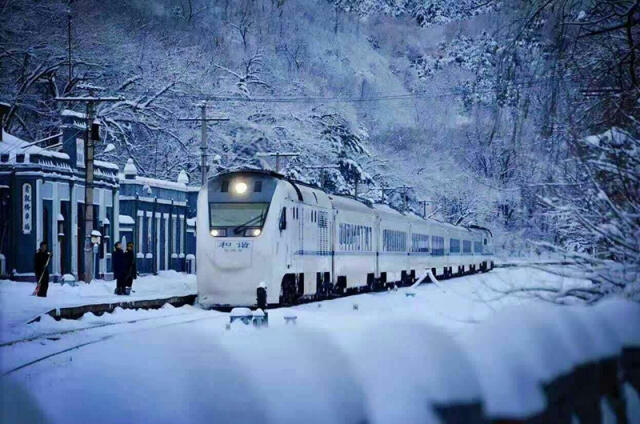 【科普】长城脚下大白猪-中国铁道部|南车戚墅堰机车车辆有限公司|NDJ3型内燃动车组 - 哔哩哔哩