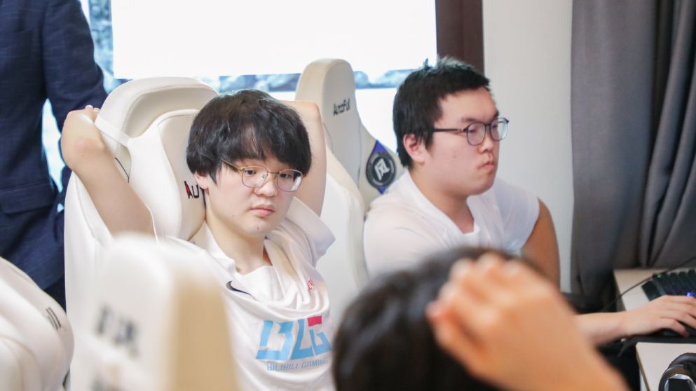 BLG不敌EDG，Bin赛后空降热搜，最新战绩记录表引发关注 - 哔哩哔哩