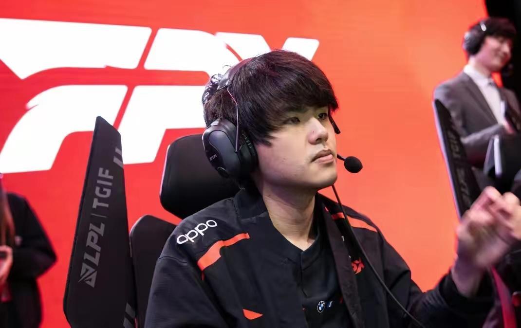 LPL官方公布十年来各位置最高MVP数，LWX成AD位榜首 - 哔哩哔哩