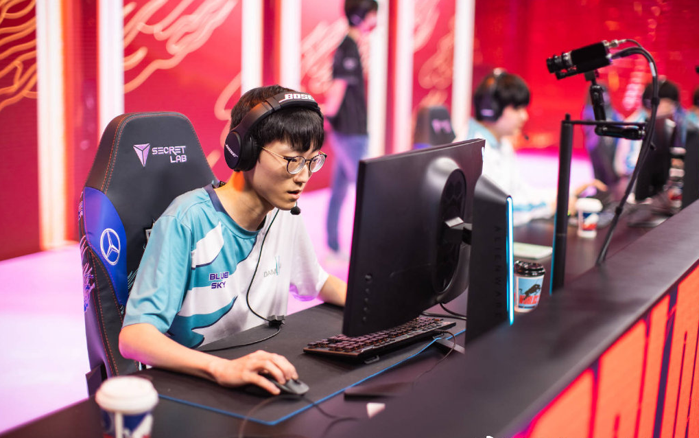 GimGoon直播：没有退役，只是找不到下家，我不配加盟LCK队伍 - 哔哩哔哩