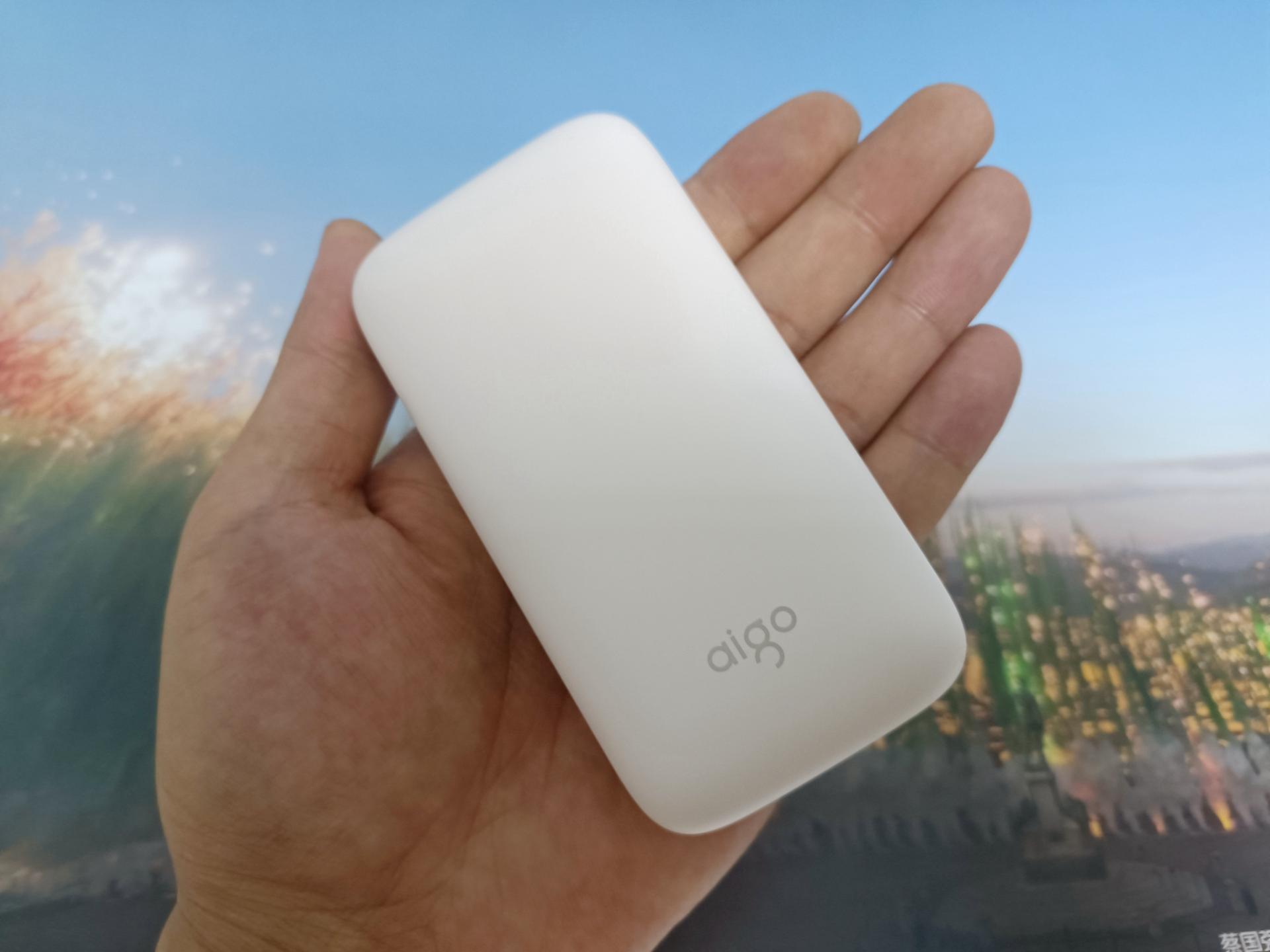精致小巧手感佳，充电“小肥皂”来了，爱国者aigo充电宝X10P体验 - 哔哩哔哩